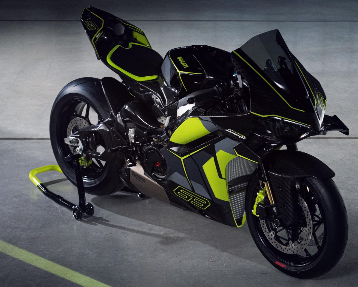 NUOVA Ducati Panigale V4 Lamborghini 2025 foto prezzo scheda tecnica disponibilità velocità ...